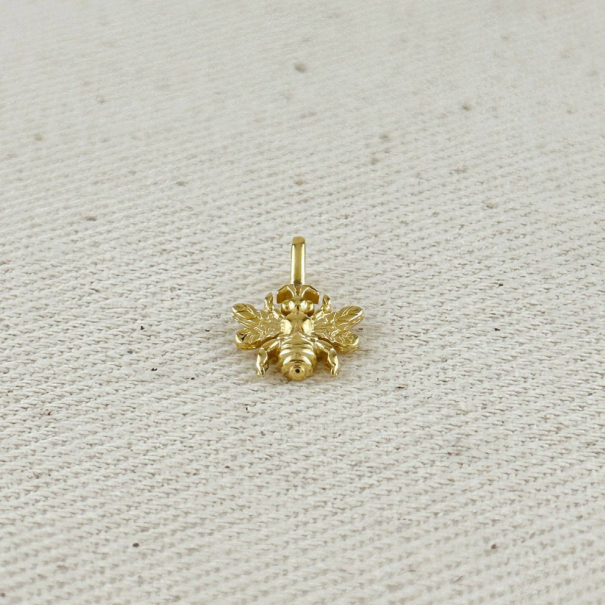 Queen Bee Charm in 18k Gold Filled 1012109 – Rutledge Exchange